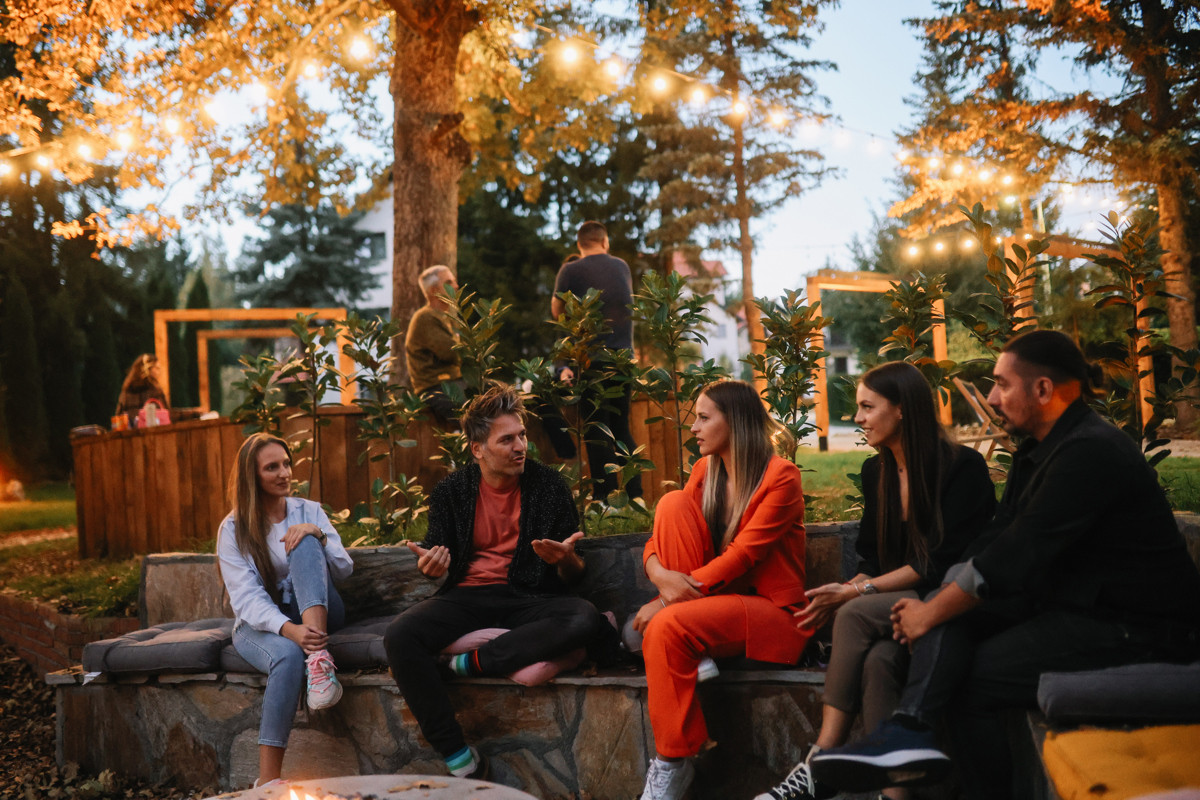 7 corporate retreat ideas to strengthen your team